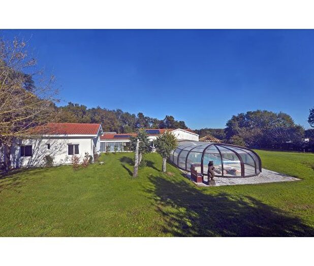 Maison à vendre - Grézac - 13 pièces - 5 chambres