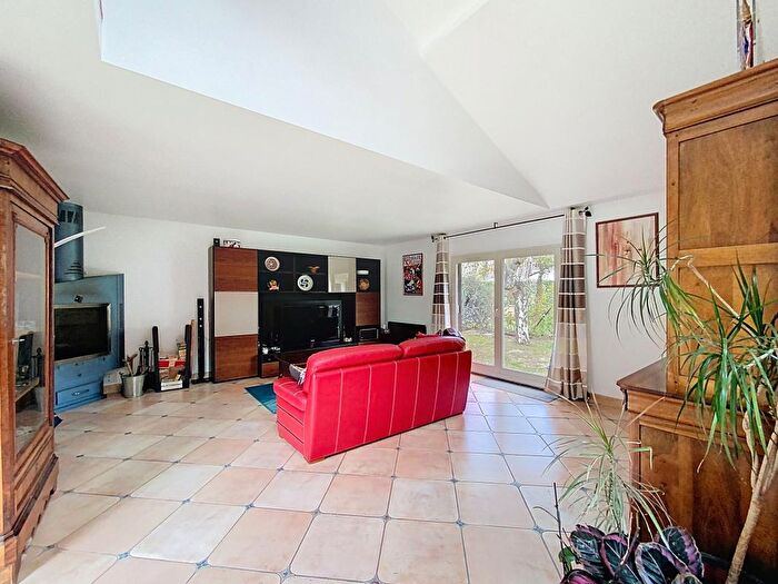 Maison à vendre - Voisins-le-Bretonneux - 6 pièces - 5 chambres