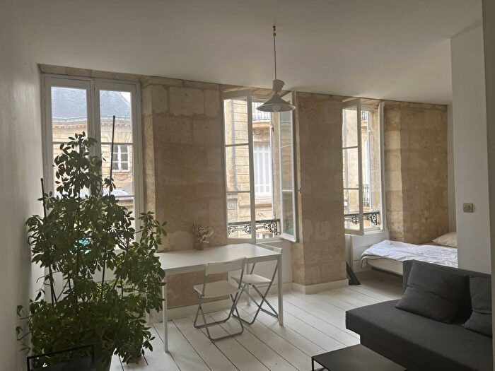 Appartement à louer - Jardin Public, Bordeaux - 1 pièce - 1 chambre