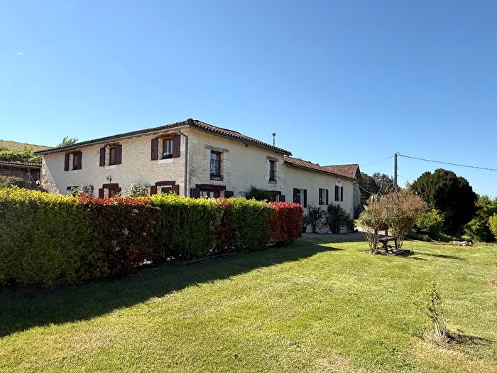 Maison à vendre - Nanteuil-Auriac-de-Bourzac - 6 pièces - 4 chambres