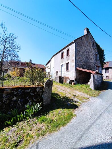 Maison à vendre - Saint-Yrieix-les-Bois - 6 pièces - 4 chambres