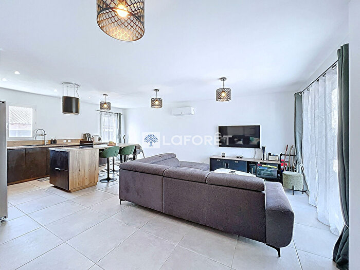 Maison à vendre - Clarensac - 5 pièces - 4 chambres