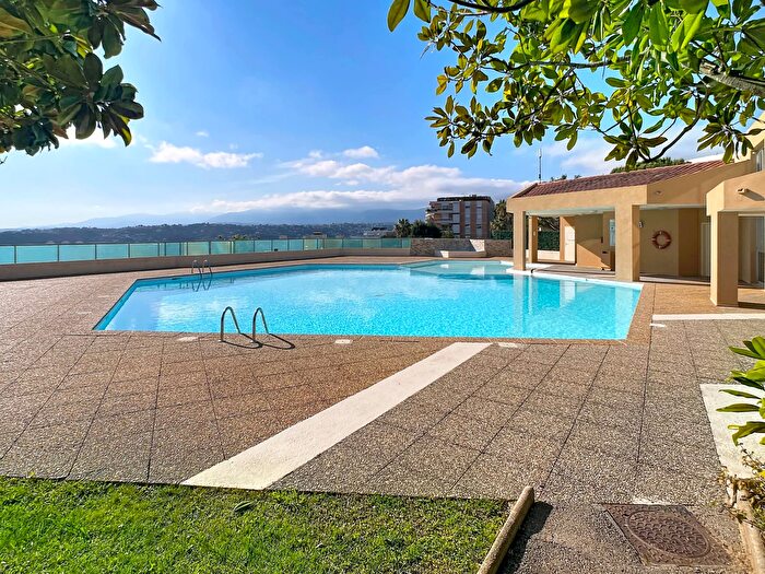 Nice, Corniche Fleurie : Appartement 4 pièces à vendre