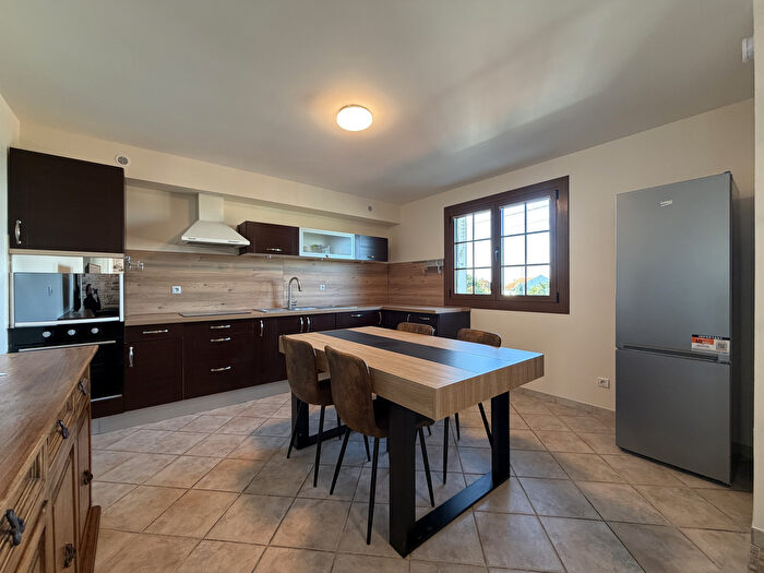 Appartement à louer - Clichy-sous-Bois, La Butte, Les Limites - 3 pièces - 2 chambres