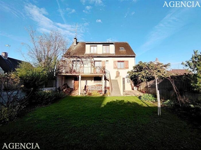 Maison à vendre - Pontault-Combault - 8 pièces - 5 chambres