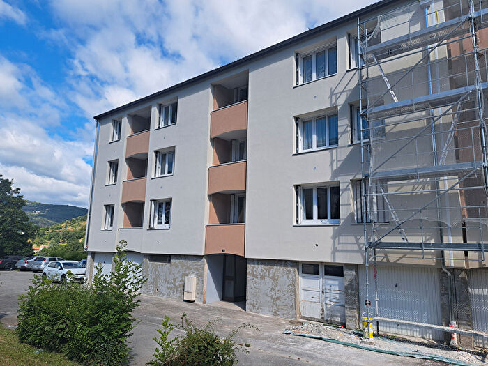 Appartement à louer - Satillieu - 5 pièces - 3 chambres