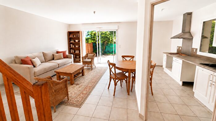 Entraigues-sur-la-Sorgue : Maison 4 pièces à vendre