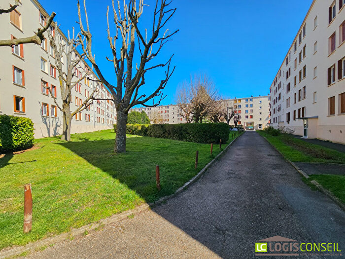 Appartement à louer - Châtenay-Malabry, Malabry - 3 pièces - 2 chambres