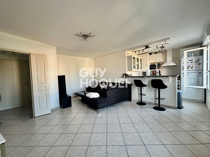 Décines-Charpieu, Bonneveau - Appartement 2 pièces à louer
