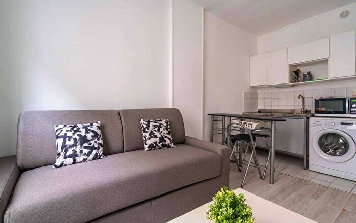 Appartement à louer - La Fourche-Guy Môquet, Paris ème arrondissement - 1 pièce