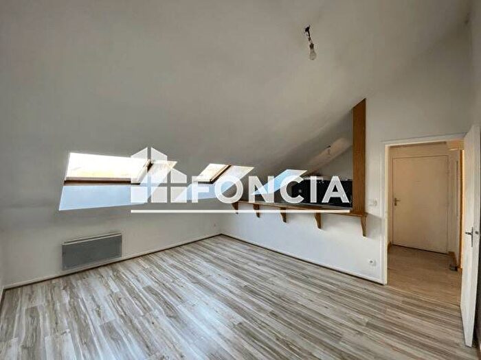 Appartement à louer - Moulinet Nord, Charleville-Mézières - 3 pièces - 2 chambres