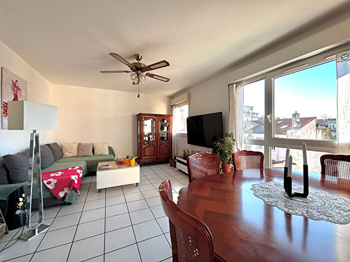 Appartement à vendre - Saint-Étienne, Crêt de Roc - 4 pièces - 3 chambres