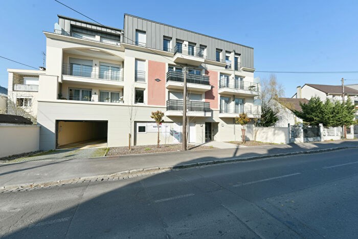 Appartement à louer - Sainte-Geneviève-des-Bois, Hôtel de Ville - 2 pièces - 1 chambre