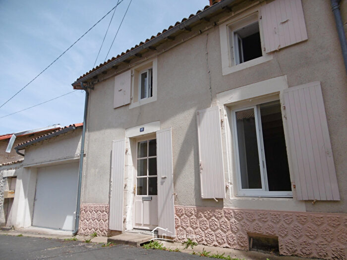 Maison 3 pièces à louer à Chef-Boutonne