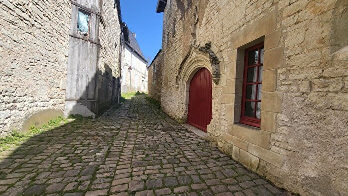 Maison à vendre - Mirebeau - 9 pièces - 5 chambres