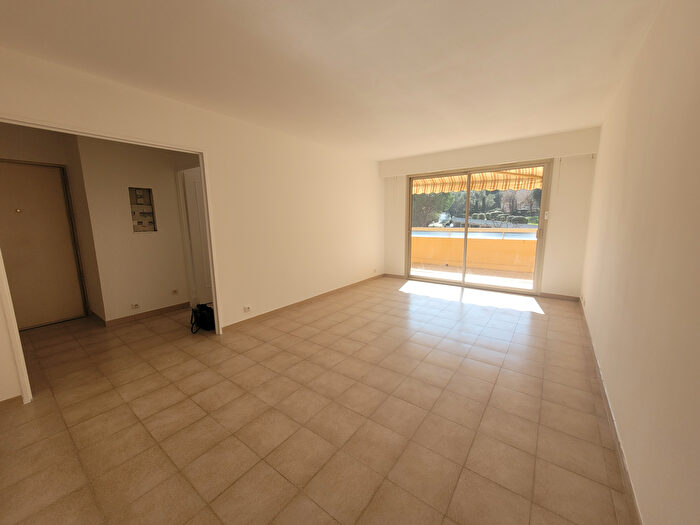 Appartement à louer - Vence, Centre-ville - 2 pièces - 1 chambre