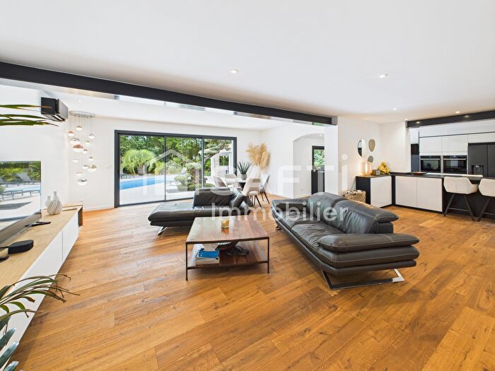 Saint-Médard-en-Jalles, Caupian, Cérillan, Hastignan, Issac : Maison 7 pièces à vendre