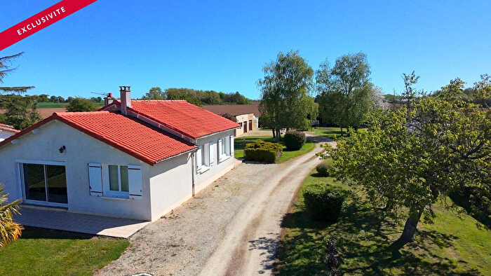 Charroux - Maison 6 pièces à vendre