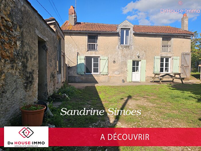 Maison à vendre - Lussac-les-Châteaux - 4 pièces - 3 chambres