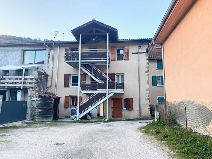 Appartement à vendre - Saint-Pierre-dAllevard - 3 pièces - 2 chambres