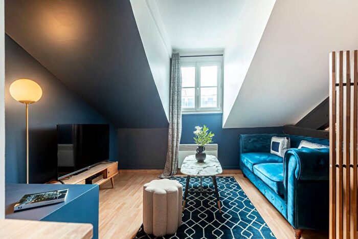 Appartement à louer - Vivienne-Gaillon, Paris ème arrondissement - 2 pièces - 1 chambre