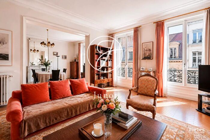 Paris 8ème, Mairie : Appartement 7 pièces à vendre