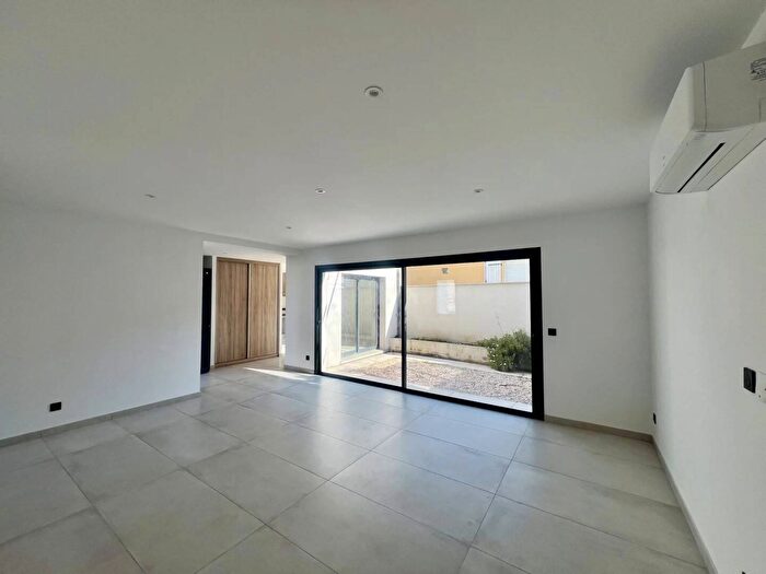 Appartement à louer - Saint-Étienne-du-Grès - 3 pièces - 2 chambres