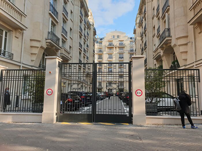 Appartement 5 pièces à louer à Paris 16ème, Chaillot
