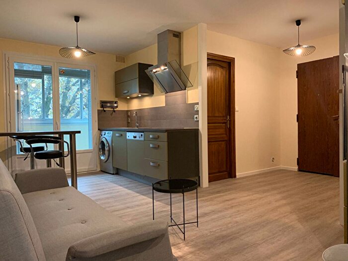 Appartement à louer - Cusset, Villeurbanne - 4 pièces - 3 chambres