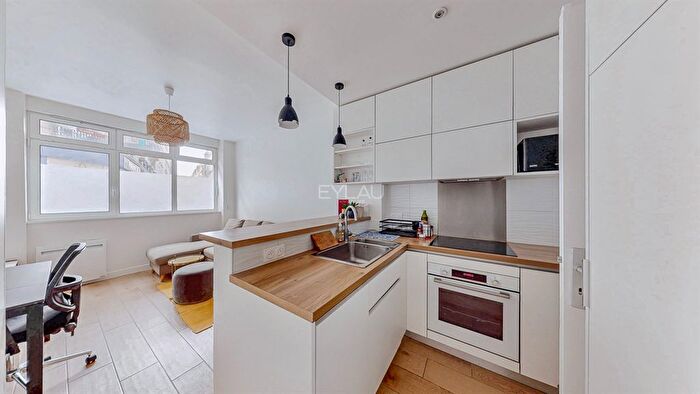 Appartement à vendre - Paris e , La Fourche, Guy Moquet - 2 pièces - 1 chambre