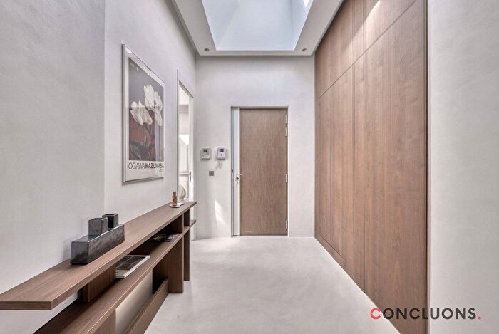 Appartement à louer - Triangle dOr, Paris ème arrondissement - 3 pièces - 2 chambres