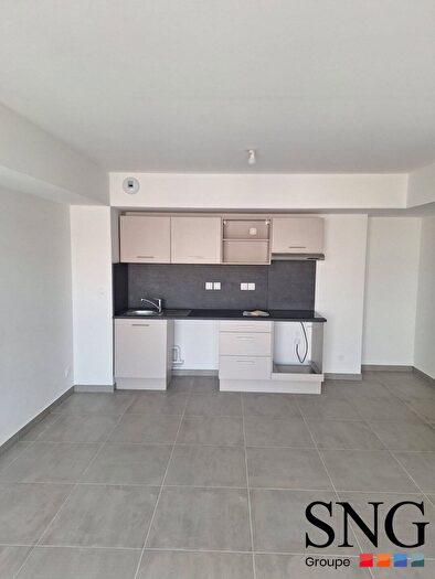 Appartement à louer - Nîmes - 4 pièces - 3 chambres