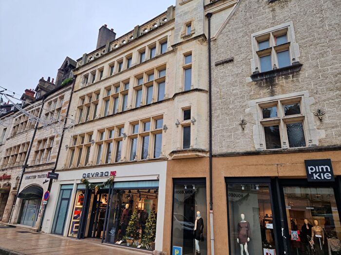 Appartement à vendre - Beaune, Centre-ville - 6 pièces - 3 chambres