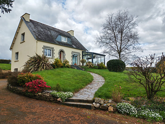 Maison à vendre - Plonévez-du-Faou - 5 pièces - 4 chambres