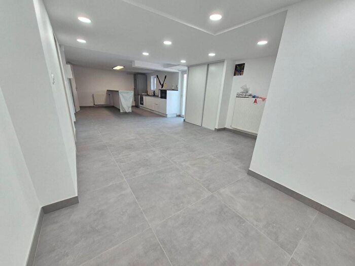 Appartement à louer - Centre-Max Barel-Centre Nord, Venissieux - 3 pièces - 2 chambres