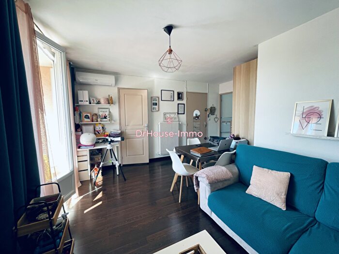 Appartement 2 pièces à vendre - Vitrolles, Centre-ville, Roucas, Les Pins, Le Liourat