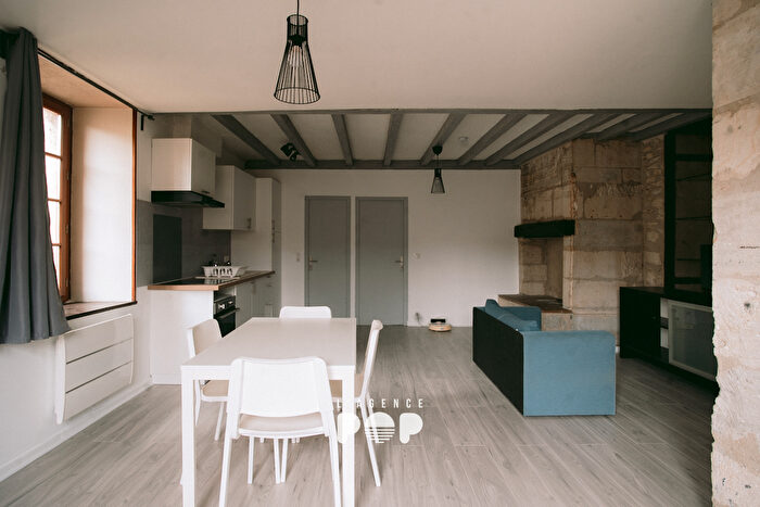 Appartement à louer - Périgueux, Centre-ville, La Gare, Saint-Martin - 2 pièces - 1 chambre