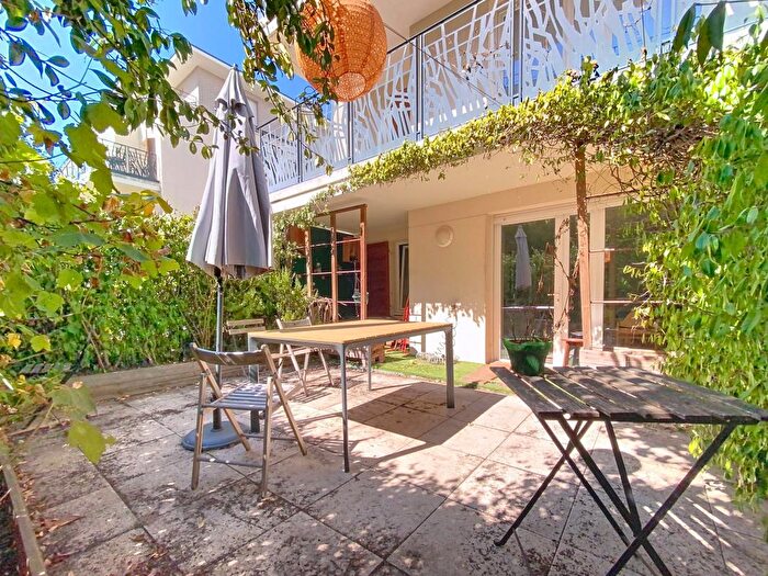 Appartement à vendre - Voisins-le-Bretonneux - 3 pièces - 2 chambres