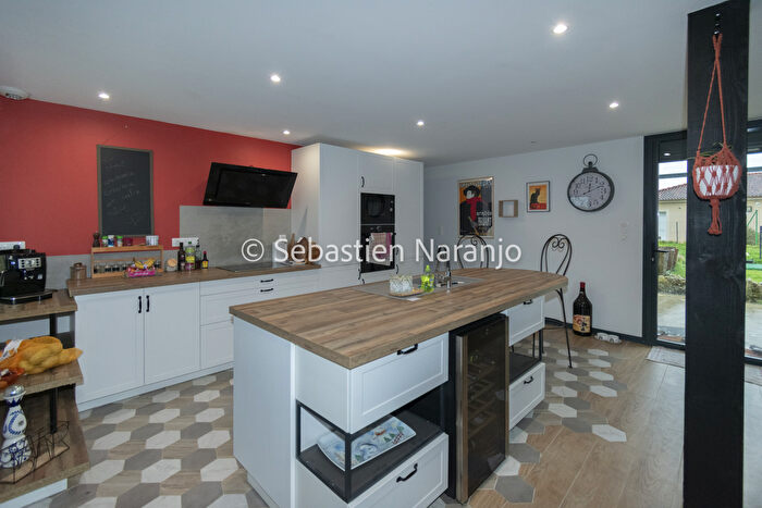 Maison à vendre - Veyrac - 6 pièces - 3 chambres