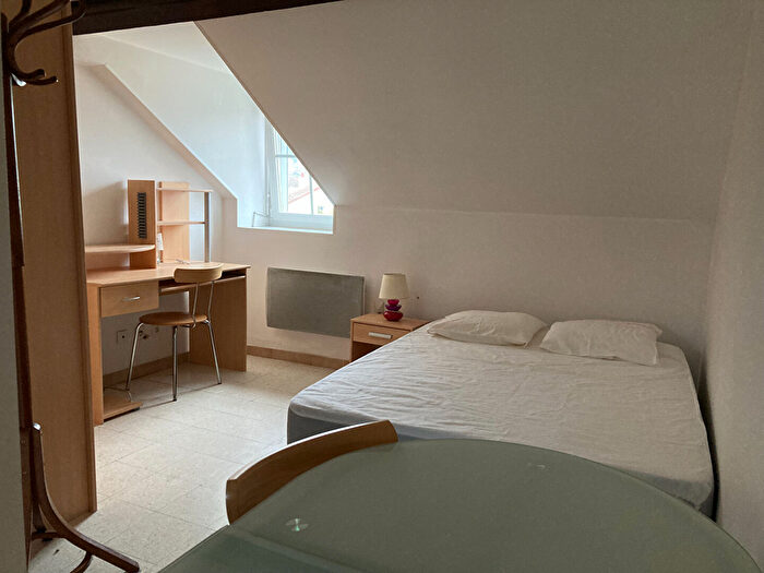 Appartement à louer - Le Creusot, Sud Ouest - 1 pièce - 1 chambre