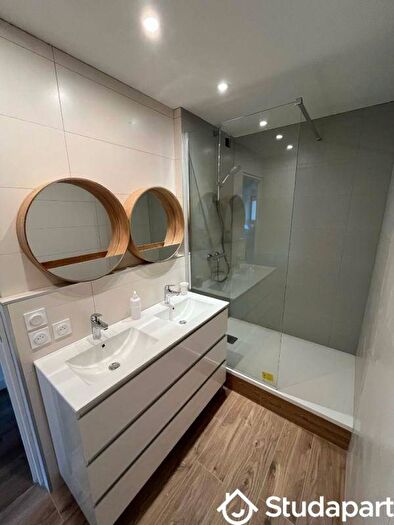 Appartement à louer - Le Mas, Vaulx-en-Velin - 1 pièce - 3 chambres