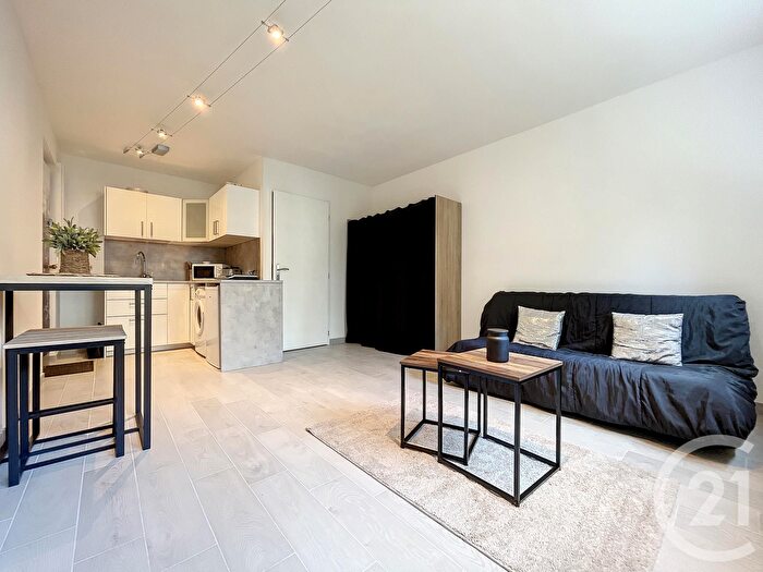 Appartement à louer - Évry, Village - 1 pièce