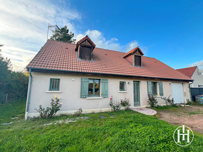 Maison à vendre - Saint-Amand-Montrond - 8 pièces - 6 chambres