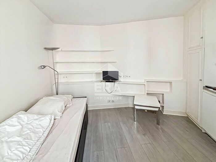 Appartement à louer - Chaillot, Paris ème arrondissement - 1 pièce