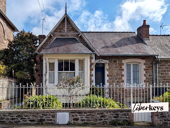 Dinard, Centre-ville, Plage de l'Ecluse, Pointe du Moulinet : Maison 3 pièces à vendre