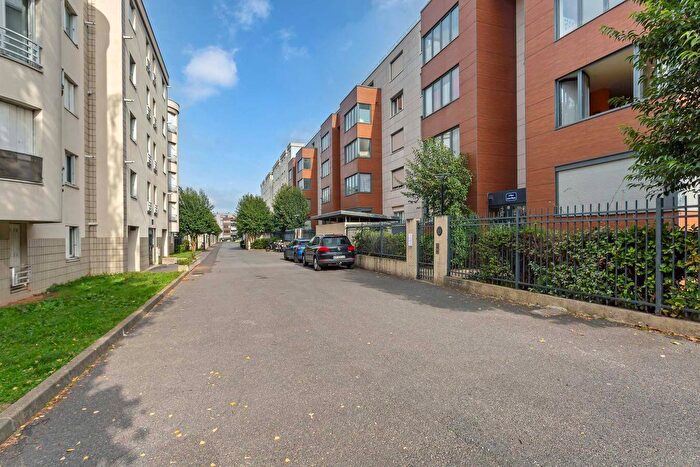 Appartement 5 pièces à louer à Hauts Fossés-Esslières-Sorières, Le Kremlin-Bicêtre