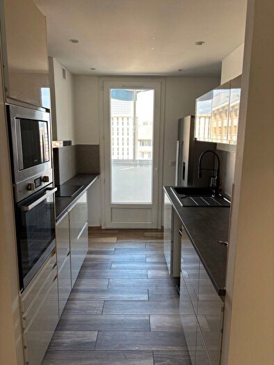 Appartement à louer - Castellane, Marseille ème arrondissement - 4 pièces - 2 chambres