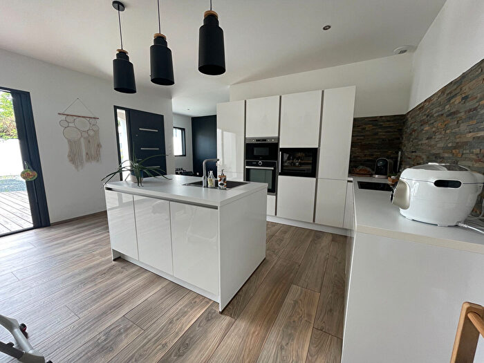 Maisons à vendre et appartements à louer - 1