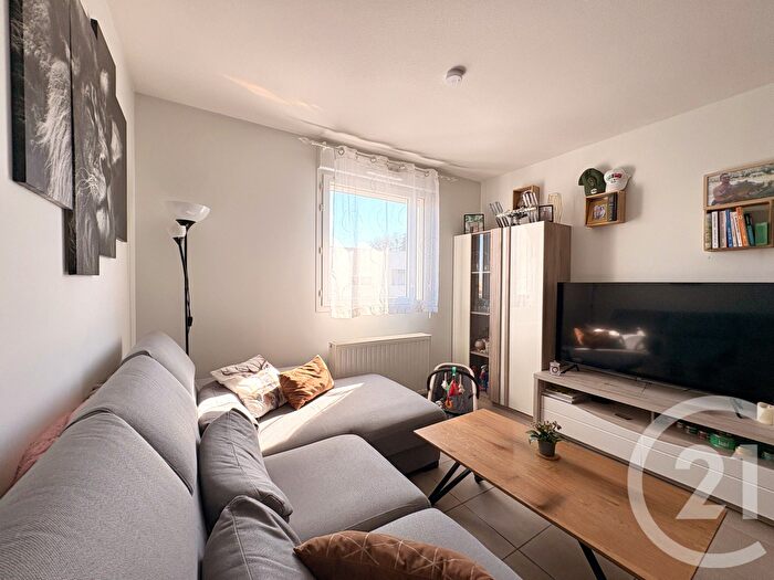 Appartement à vendre - Vénissieux, Centre-ville - 2 pièces - 1 chambre