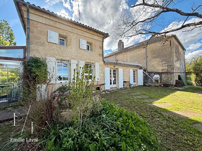 Maison 10 pièces à vendre à Saint-Pey-de-Castets